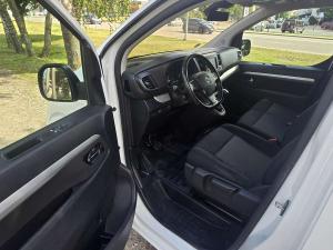 White Opel Vivaro 2022 in Marijampole, with an engine capacity of 1.50 L and mileage of 38 thousand km for 15300 €, photo 8 on AUTOMOTO.COM.LV