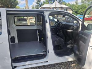 White Opel Vivaro 2022 in Marijampole, with an engine capacity of 1.50 L and mileage of 38 thousand km for 15300 €, photo 14 on AUTOMOTO.COM.LV