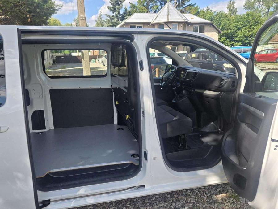 White Opel Vivaro 2022 in Marijampole, with an engine capacity of 1.50 L and mileage of 38 thousand km for 15300 €, photo 14 on AUTOMOTO.COM.LV