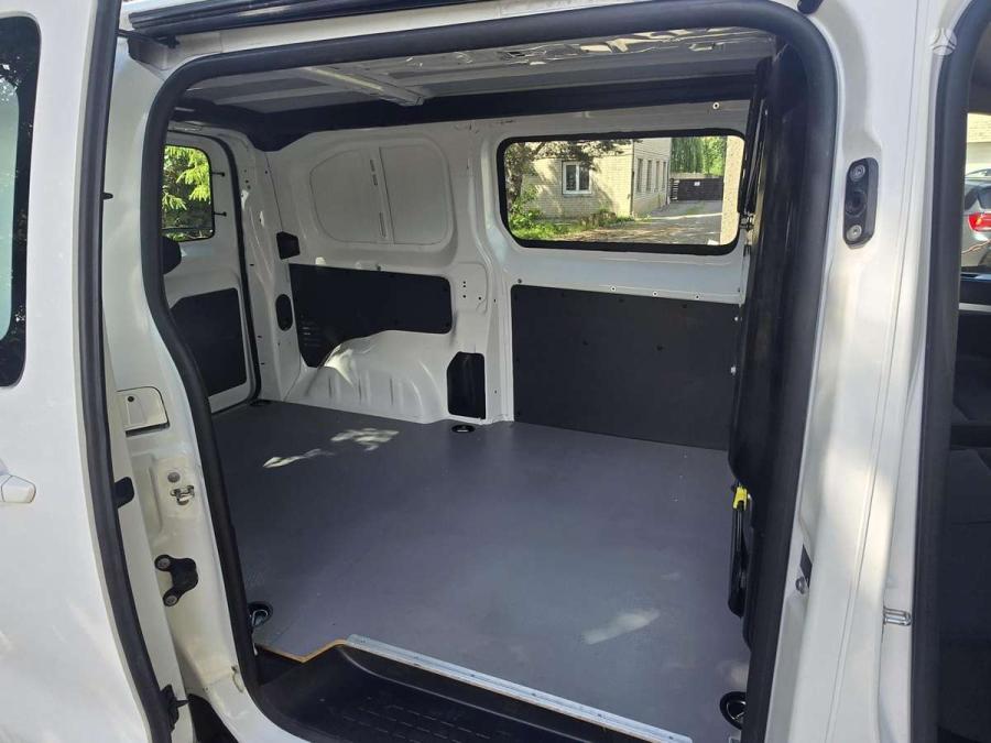 White Opel Vivaro 2022 in Marijampole, with an engine capacity of 1.50 L and mileage of 38 thousand km for 15300 €, photo 15 on AUTOMOTO.COM.LV