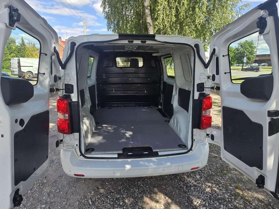 White Opel Vivaro 2022 in Marijampole, with an engine capacity of 1.50 L and mileage of 38 thousand km for 15300 €, photo 16 on AUTOMOTO.COM.LV