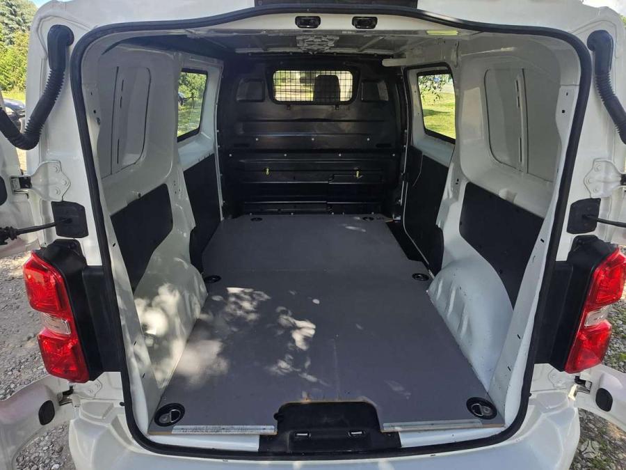 White Opel Vivaro 2022 in Marijampole, with an engine capacity of 1.50 L and mileage of 38 thousand km for 15300 €, photo 18 on AUTOMOTO.COM.LV