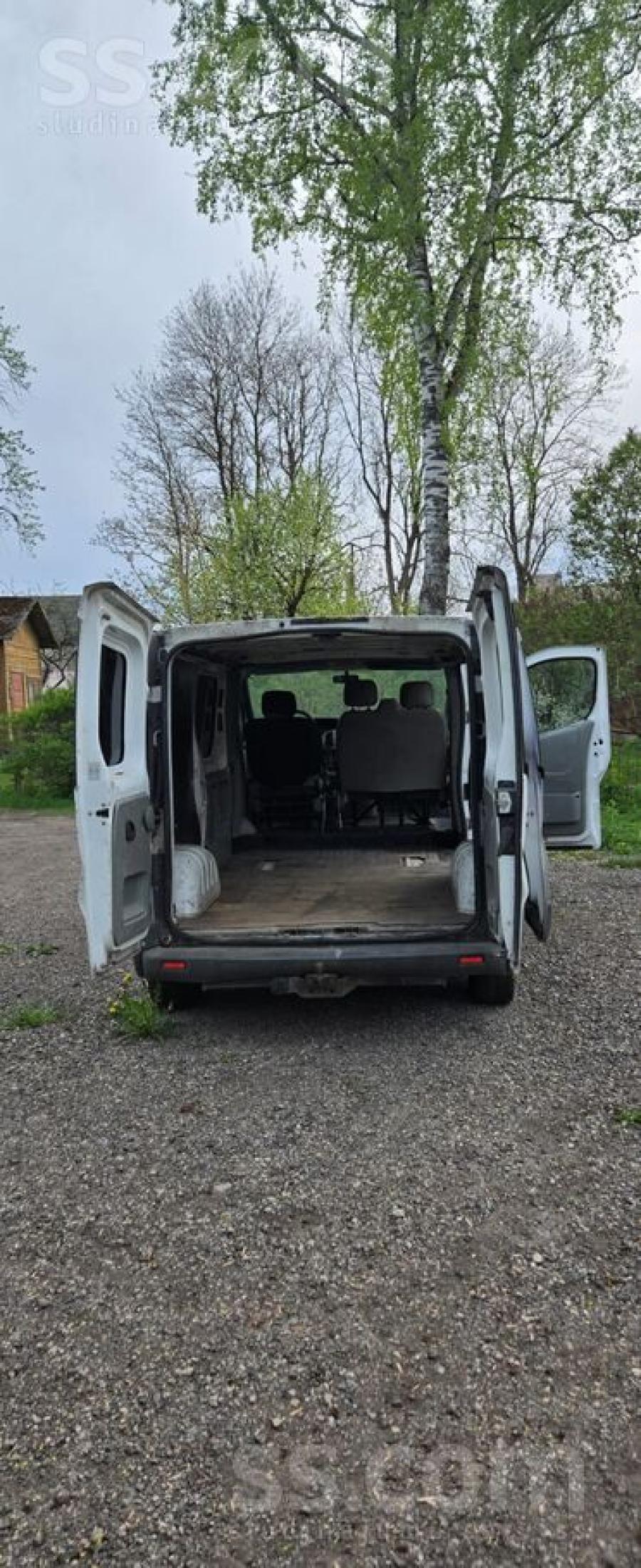 White Opel Vivaro 2002 in Jekabpils, with an engine capacity of 1.90 L and mileage of 359 thousand km for 1500 €, photo 8 on AUTOMOTO.COM.LV