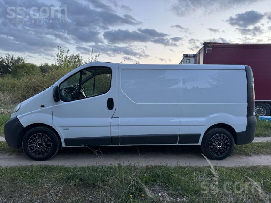 White Opel Vivaro 2003 in Rezekne, with an engine capacity of 1.90 L and mileage of 364 thousand km for 3150 €, photo 4 on AUTOMOTO.COM.LV