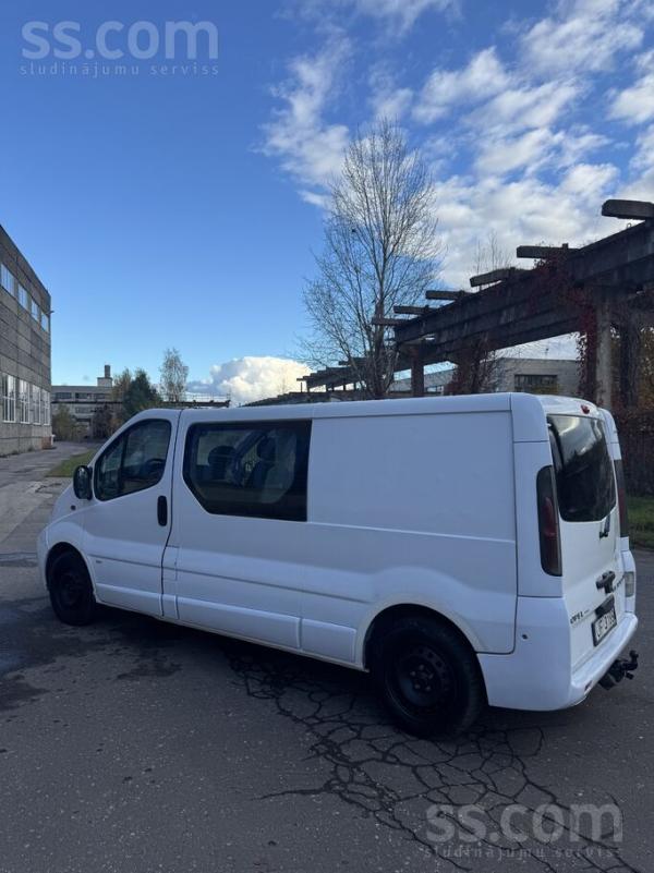 White Opel Vivaro 2004 in Jurmala, with an engine capacity of 1.90 L and mileage of 0 thousand km for 3990 €, photo 4 on AUTOMOTO.COM.LV