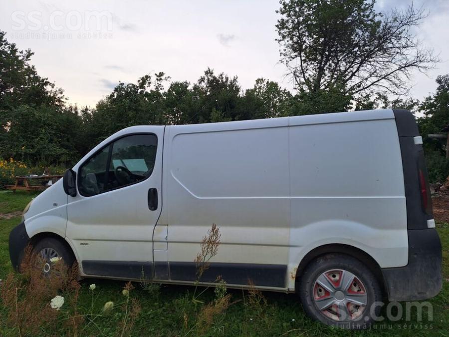 Balts Opel Vivaro 2004 Jēkabpils, ar dzinēja tilpumu 1.90 L un nobraukumu 200 tūkst. km par 3000 €, foto 4 vietnē AUTOMOTO.COM.LV