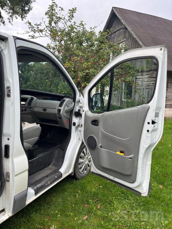 White Opel Vivaro 2004 in Limbazi, with an engine capacity of 1.90 L and mileage of 446 thousand km for 2600 €, photo 5 on AUTOMOTO.COM.LV