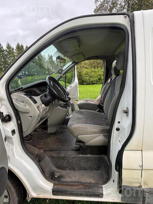 White Opel Vivaro 2004 in Limbazi, with an engine capacity of 1.90 L and mileage of 446 thousand km for 2600 €, photo 8 on AUTOMOTO.COM.LV