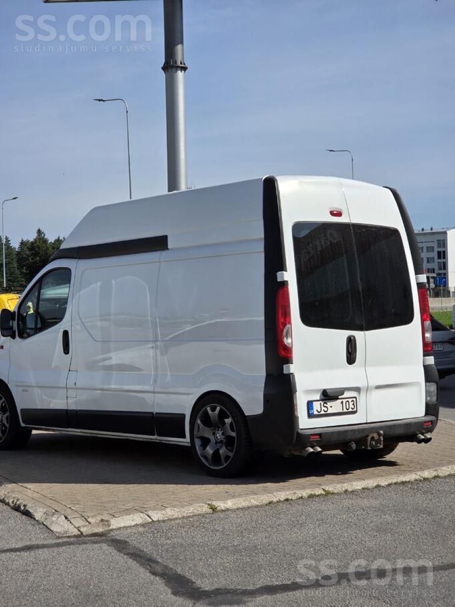 White Opel Vivaro 2004 in Riga, with an engine capacity of 2.50 L and mileage of 367 thousand km for 9700 €, photo 7 on AUTOMOTO.COM.LV