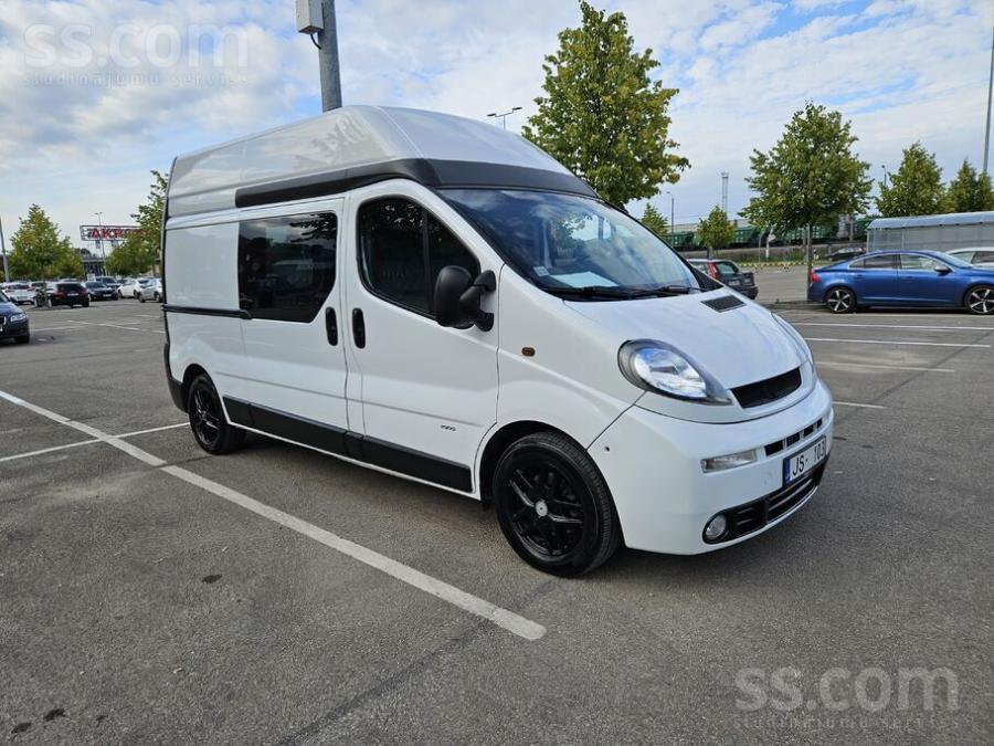 White Opel Vivaro 2004 in Riga, with an engine capacity of 2.50 L and mileage of 367 thousand km for 9700 €, photo 9 on AUTOMOTO.COM.LV