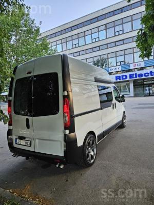 White Opel Vivaro 2004 in Riga, with an engine capacity of 2.50 L and mileage of 367 thousand km for 9700 €, photo 10 on AUTOMOTO.COM.LV