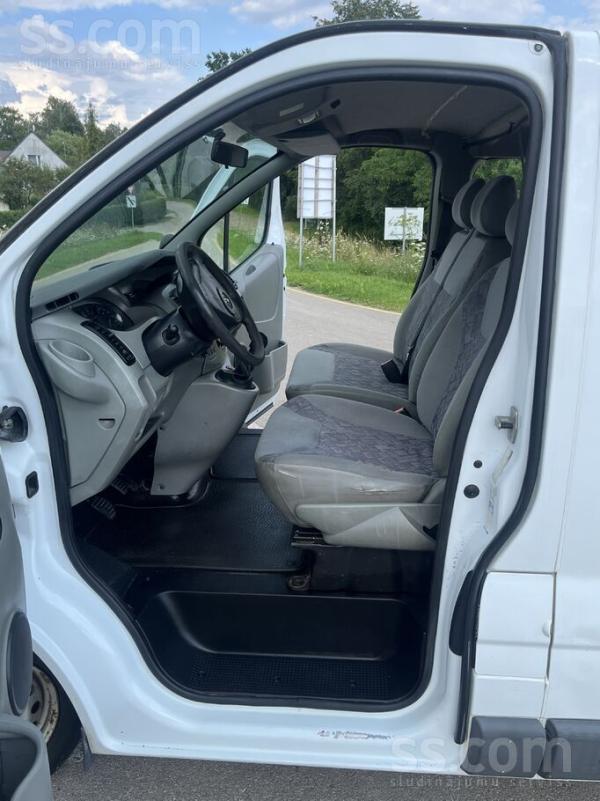Balts Opel Vivaro 2005 Ogre, ar dzinēja tilpumu 1.90 L un nobraukumu 359 tūkst. km par 2850 €, foto 7 vietnē AUTOMOTO.COM.LV