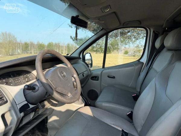 Balts Opel Vivaro 2005 Viļņa, ar dzinēja tilpumu 1.90 L un nobraukumu 40 tūkst. km par 3000 €, foto 5 vietnē AUTOMOTO.COM.LV