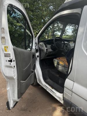White Opel Vivaro 2006 in Jurmala, with an engine capacity of 1.90 L and mileage of 340 thousand km for 2450 €, photo 4 on AUTOMOTO.COM.LV