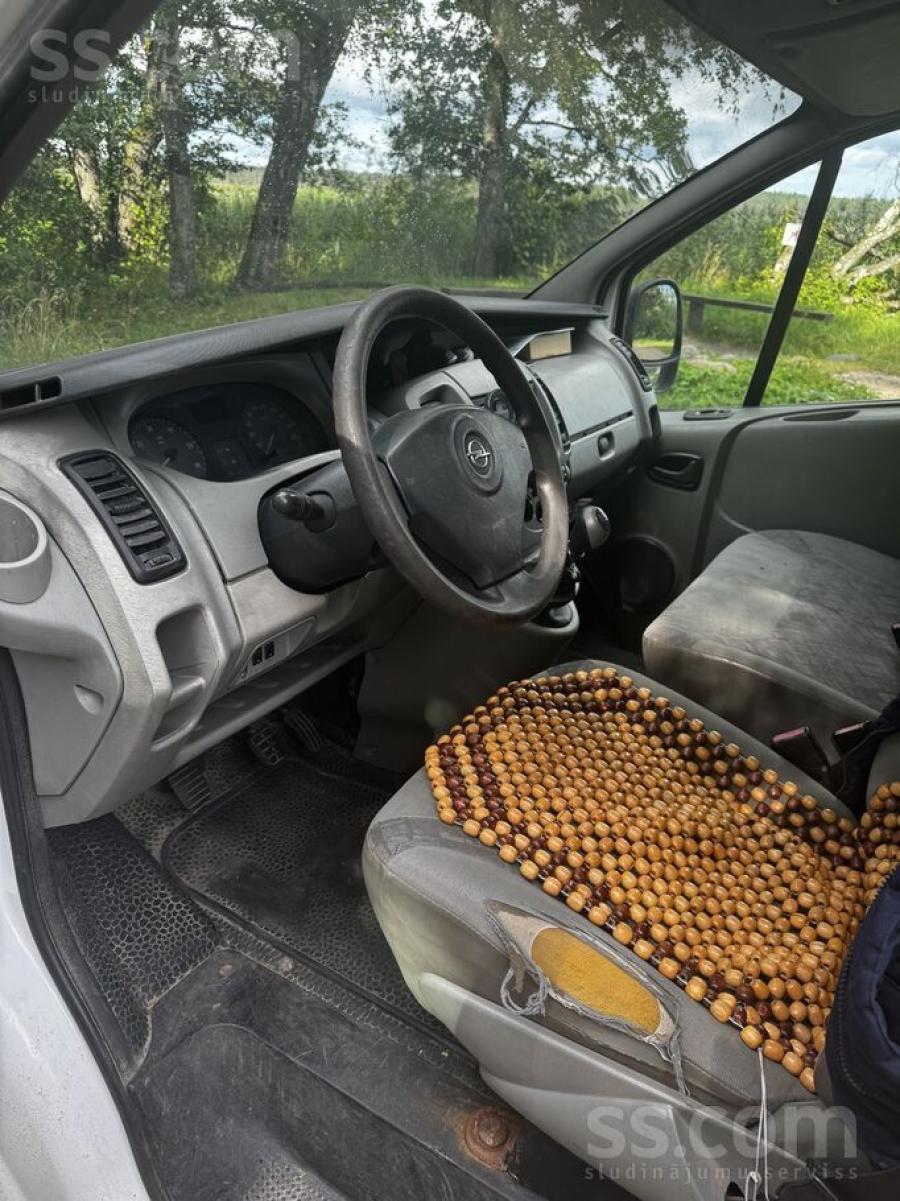 White Opel Vivaro 2006 in Jurmala, with an engine capacity of 1.90 L and mileage of 340 thousand km for 2450 €, photo 8 on AUTOMOTO.COM.LV