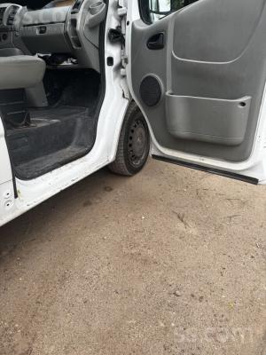 White Opel Vivaro 2006 in Jurmala, with an engine capacity of 1.90 L and mileage of 340 thousand km for 2450 €, photo 9 on AUTOMOTO.COM.LV
