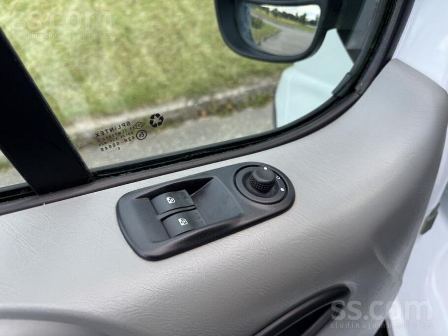 Balts Opel Vivaro 2006 Cēsis, ar dzinēja tilpumu 2.00 L un nobraukumu 167 tūkst. km par 7490 €, foto 15 vietnē AUTOMOTO.COM.LV