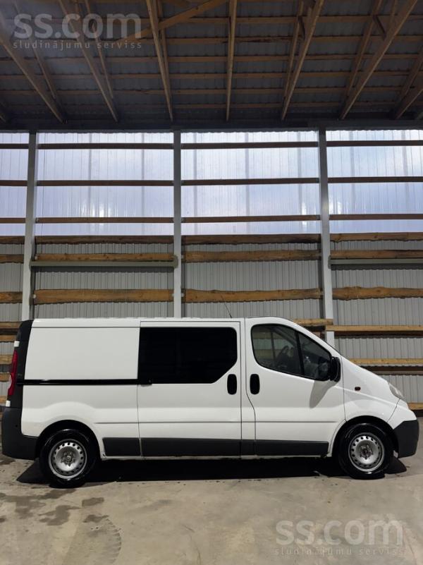 White Opel Vivaro 2007 in Balvi, with an engine capacity of 2.00 L and mileage of 297 thousand km for 4750 €, photo 4 on AUTOMOTO.COM.LV