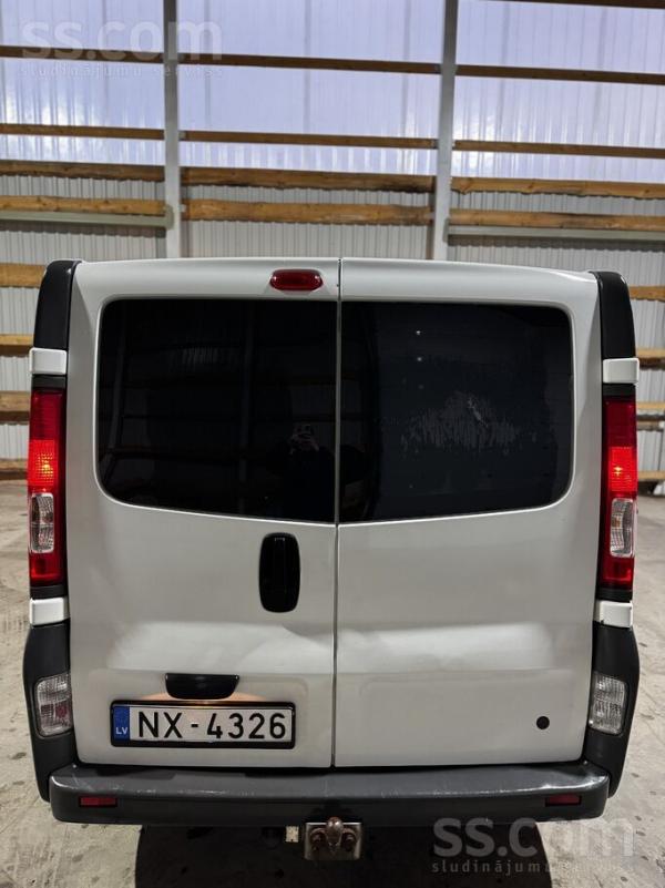 White Opel Vivaro 2007 in Balvi, with an engine capacity of 2.00 L and mileage of 297 thousand km for 4750 €, photo 7 on AUTOMOTO.COM.LV