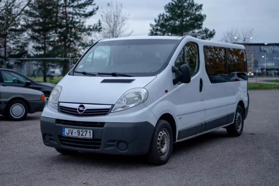 Balts Opel Vivaro 2007 Liepāja, ar dzinēja tilpumu 2.00 L un nobraukumu 365 tūkst. km par 6000 €, foto 1 vietnē AUTOMOTO.COM.LV