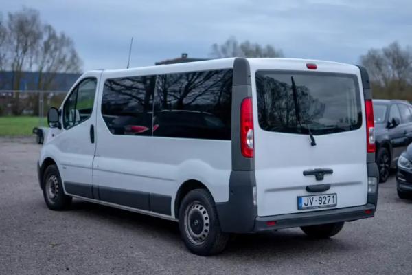 Balts Opel Vivaro 2007 Liepāja, ar dzinēja tilpumu 2.00 L un nobraukumu 365 tūkst. km par 6000 €, foto 2 vietnē AUTOMOTO.COM.LV