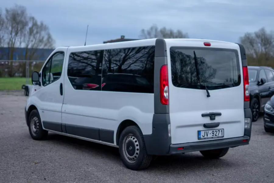 Balts Opel Vivaro 2007 Liepāja, ar dzinēja tilpumu 2.00 L un nobraukumu 365 tūkst. km par 6000 €, foto 3 vietnē AUTOMOTO.COM.LV