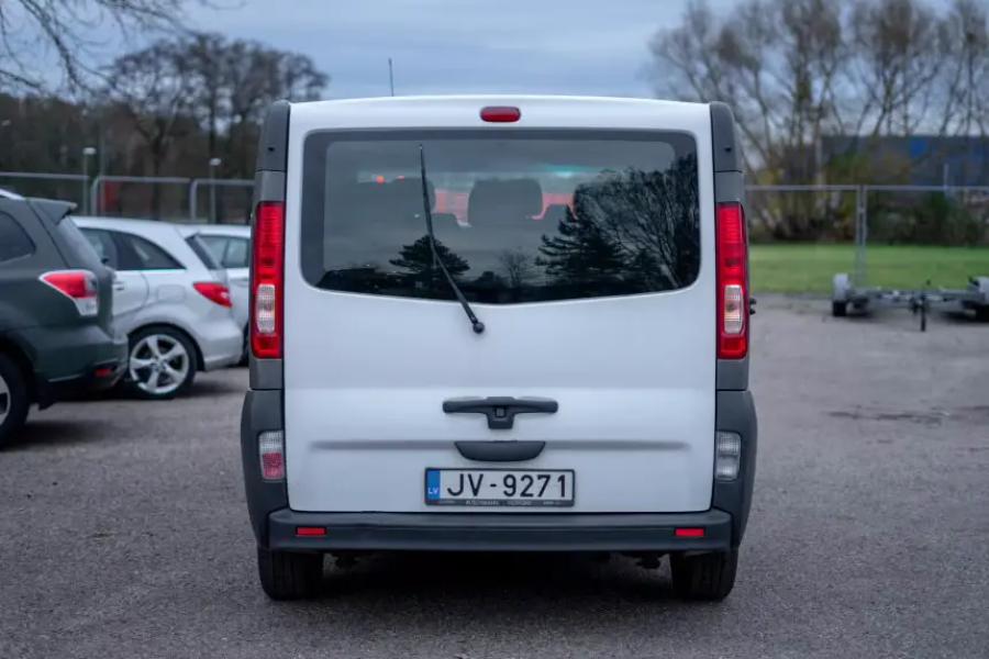 Balts Opel Vivaro 2007 Liepāja, ar dzinēja tilpumu 2.00 L un nobraukumu 365 tūkst. km par 6000 €, foto 4 vietnē AUTOMOTO.COM.LV