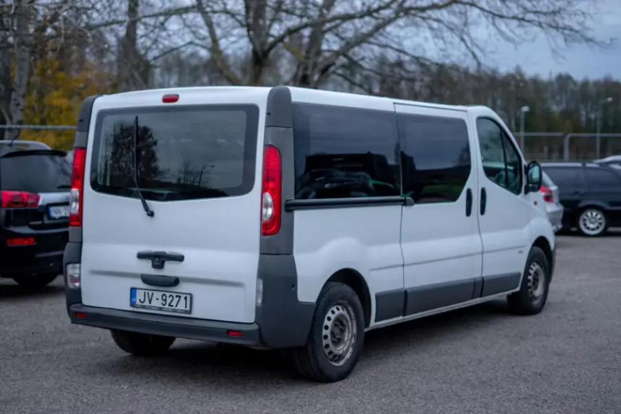 Balts Opel Vivaro 2007 Liepāja, ar dzinēja tilpumu 2.00 L un nobraukumu 365 tūkst. km par 6000 €, foto 5 vietnē AUTOMOTO.COM.LV