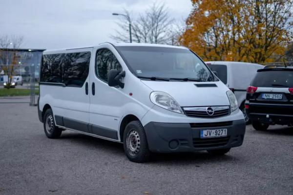 Balts Opel Vivaro 2007 Liepāja, ar dzinēja tilpumu 2.00 L un nobraukumu 365 tūkst. km par 6000 €, foto 6 vietnē AUTOMOTO.COM.LV