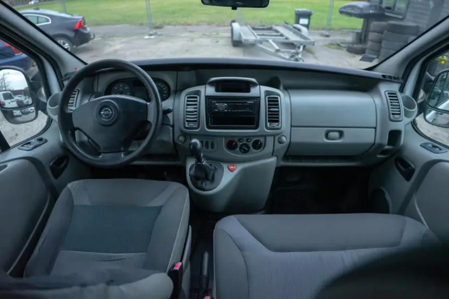 Balts Opel Vivaro 2007 Liepāja, ar dzinēja tilpumu 2.00 L un nobraukumu 365 tūkst. km par 6000 €, foto 8 vietnē AUTOMOTO.COM.LV