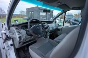 Balts Opel Vivaro 2007 Liepāja, ar dzinēja tilpumu 2.00 L un nobraukumu 365 tūkst. km par 6000 €, foto 10 vietnē AUTOMOTO.COM.LV