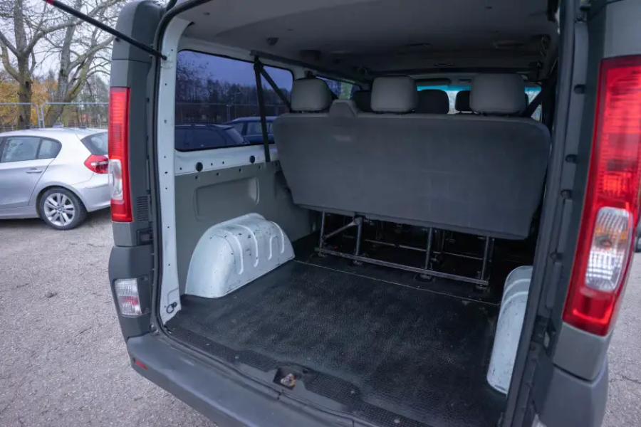 Balts Opel Vivaro 2007 Liepāja, ar dzinēja tilpumu 2.00 L un nobraukumu 365 tūkst. km par 6000 €, foto 14 vietnē AUTOMOTO.COM.LV