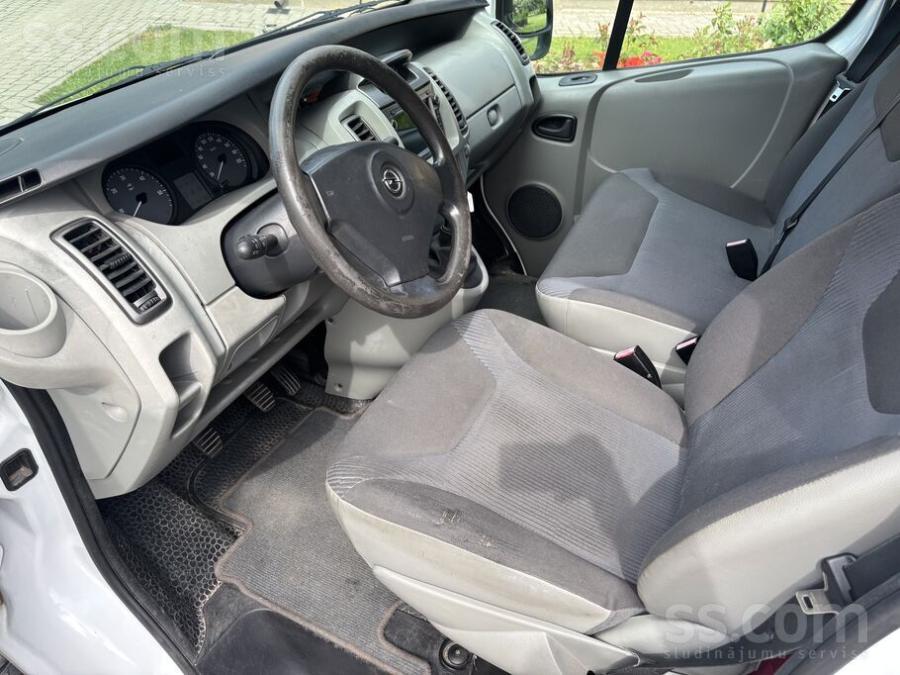 White Opel Vivaro 2007 in Ogre, with an engine capacity of 2.00 L and mileage of 230 thousand km for 4300 €, photo 7 on AUTOMOTO.COM.LV