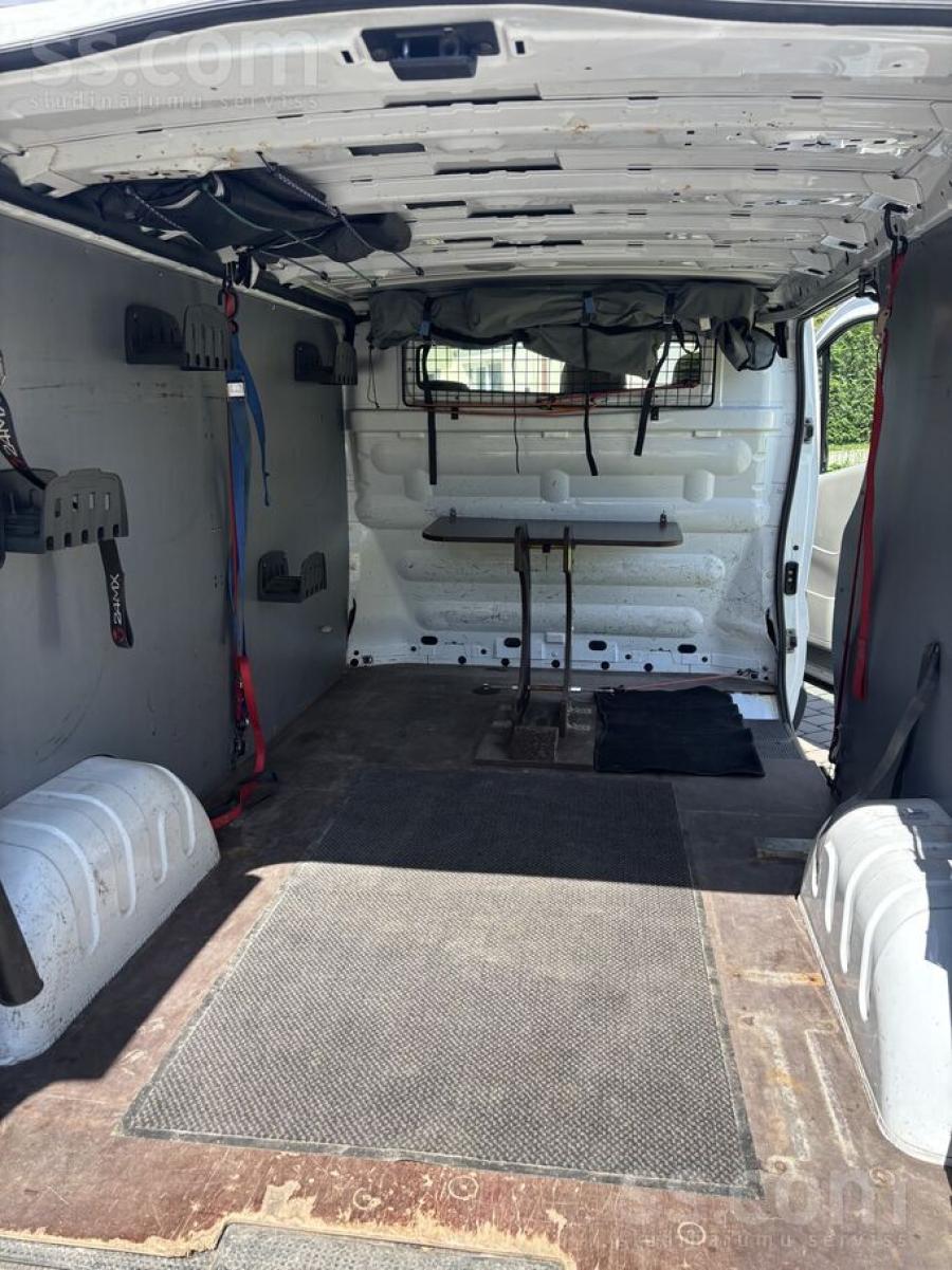 White Opel Vivaro 2007 in Ogre, with an engine capacity of 2.00 L and mileage of 230 thousand km for 4300 €, photo 9 on AUTOMOTO.COM.LV