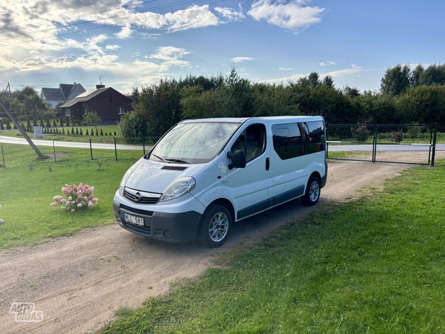 White Opel Vivaro 2007 in Utena, with an engine capacity of 2.00 L and mileage of 373 thousand km for 4200 €, photo 3 on AUTOMOTO.COM.LV