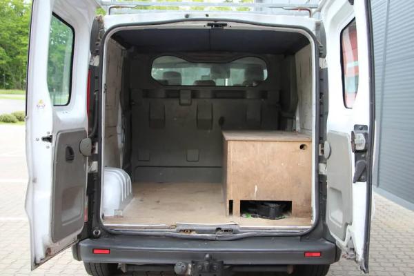 Balts Opel Vivaro 2008 Mārupe, ar dzinēja tilpumu 2.00 L un nobraukumu 323 tūkst. km par 6250 €, foto 10 vietnē AUTOMOTO.COM.LV