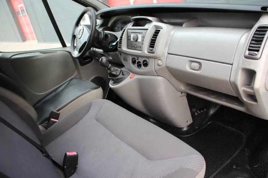 White Opel Vivaro 2008 in Marupe, with an engine capacity of 2.00 L and mileage of 323 thousand km for 6250 €, photo 13 on AUTOMOTO.COM.LV