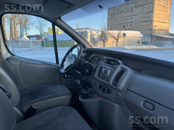 Balts Opel Vivaro 2009 Bauska, ar dzinēja tilpumu 2.00 L un nobraukumu 420 tūkst. km par 3700 €, foto 6 vietnē AUTOMOTO.COM.LV