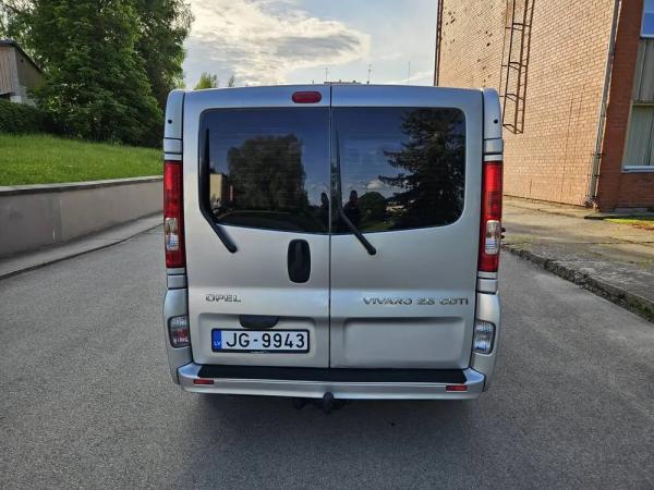 White Opel Vivaro 2009 in Jekabpils, with an engine capacity of 2.50 L and mileage of 418 thousand km for 5490 €, photo 5 on AUTOMOTO.COM.LV