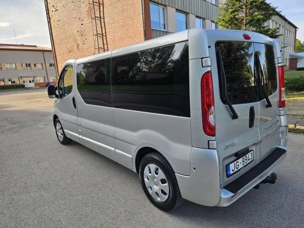 White Opel Vivaro 2009 in Jekabpils, with an engine capacity of 2.50 L and mileage of 418 thousand km for 5490 €, photo 6 on AUTOMOTO.COM.LV