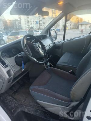 White Opel Vivaro 2009 in Riga, with an engine capacity of 2.50 L and mileage of 354 thousand km for 3800 €, photo 3 on AUTOMOTO.COM.LV