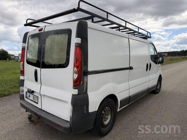 Balts Opel Vivaro 2009 Rīga, ar dzinēja tilpumu 2.50 L un nobraukumu 278 tūkst. km par 4900 €, foto 4 vietnē AUTOMOTO.COM.LV