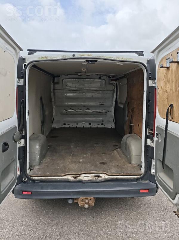 White Opel Vivaro 2009 in Liepaja, with an engine capacity of 2.00 L and mileage of 250 thousand km for 3500 €, photo 10 on AUTOMOTO.COM.LV