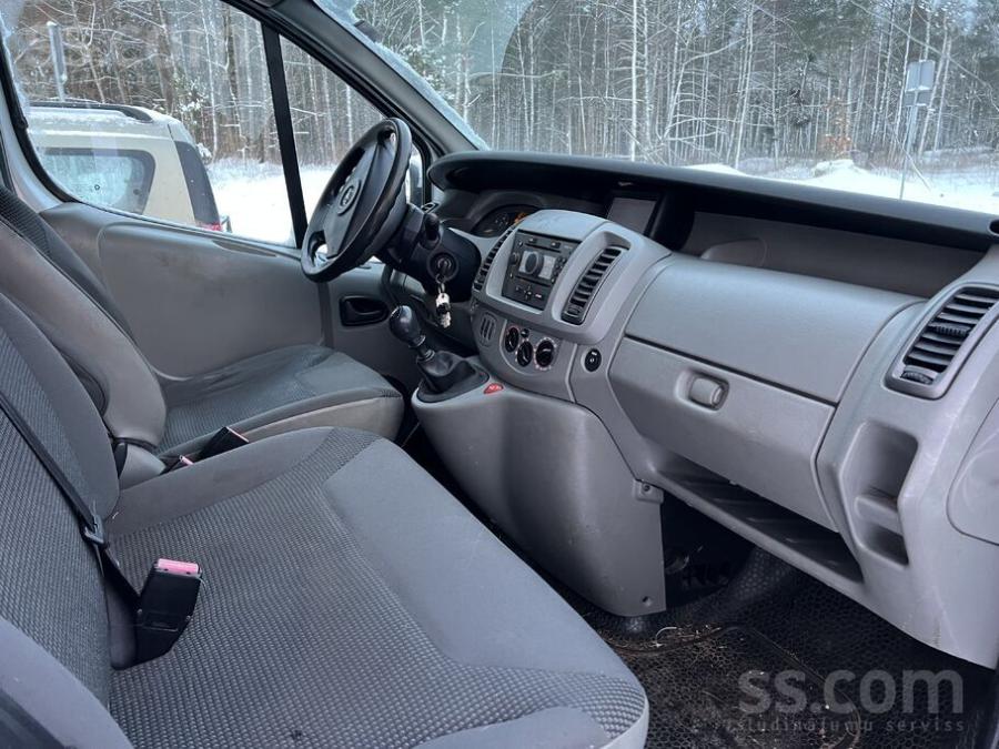 Balts Opel Vivaro 2010 Liepāja, ar dzinēja tilpumu 2.00 L un nobraukumu 406 tūkst. km par 4300 €, foto 6 vietnē AUTOMOTO.COM.LV
