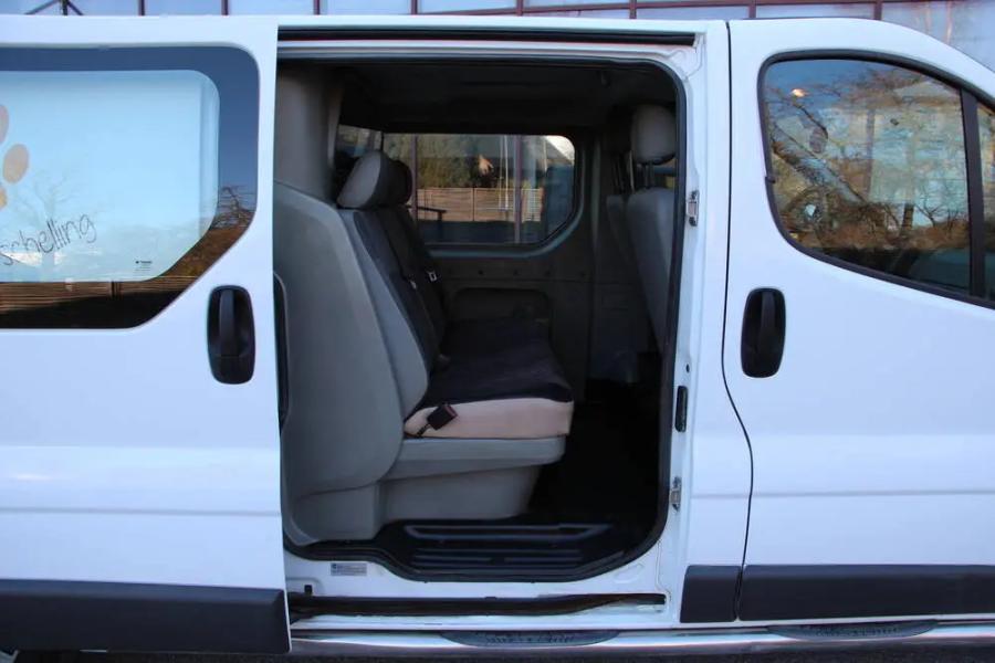 Balts Opel Vivaro 2010 Mārupe, ar dzinēja tilpumu 2.00 L un nobraukumu 323 tūkst. km par 6150 €, foto 15 vietnē AUTOMOTO.COM.LV