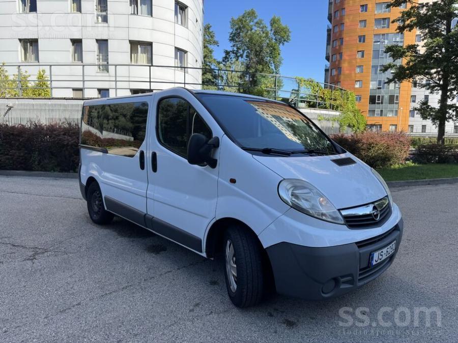 White Opel Vivaro 2010 in Riga, with an engine capacity of 2.00 L and mileage of 392 thousand km for 2992 €, photo 3 on AUTOMOTO.COM.LV