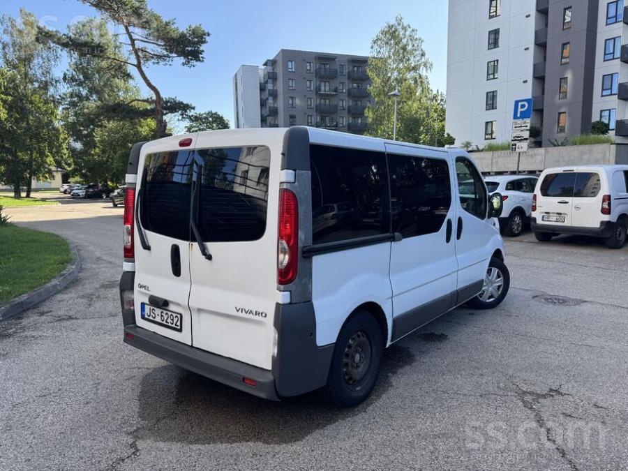 White Opel Vivaro 2010 in Riga, with an engine capacity of 2.00 L and mileage of 392 thousand km for 2992 €, photo 4 on AUTOMOTO.COM.LV