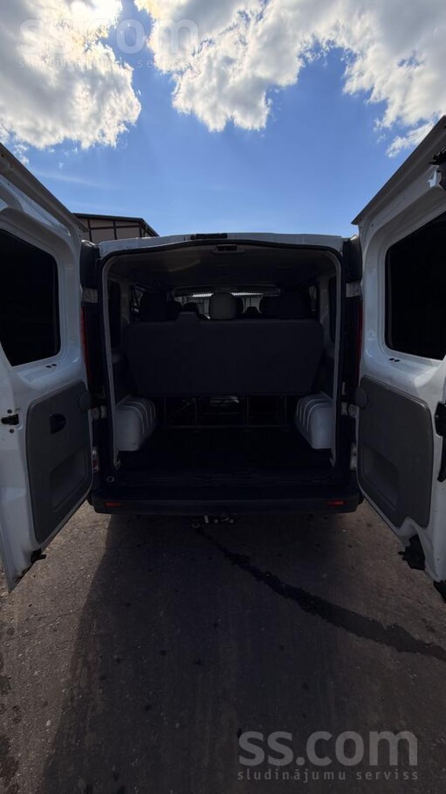 Balts Opel Vivaro 2010 Daugavpils, ar dzinēja tilpumu 2.00 L un nobraukumu 261 tūkst. km par 6700 €, foto 9 vietnē AUTOMOTO.COM.LV