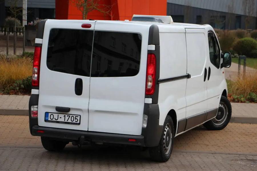 Balts Opel Vivaro 2011 Mārupe, ar dzinēja tilpumu 2.00 L un nobraukumu 244 tūkst. km par 6450 €, foto 8 vietnē AUTOMOTO.COM.LV