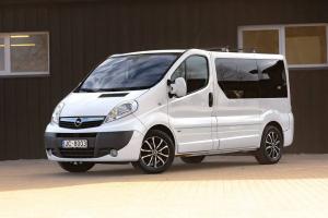 White Opel Vivaro 2011 in Jelgava, with an engine capacity of 2.50 L and mileage of 326 thousand km for 8700 €, photo  on AUTOMOTO.COM.LV
